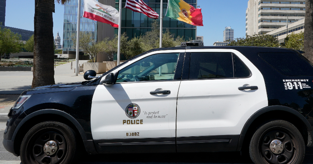 AFN - LAPD criticized for handing badge and gun to illegal aliens