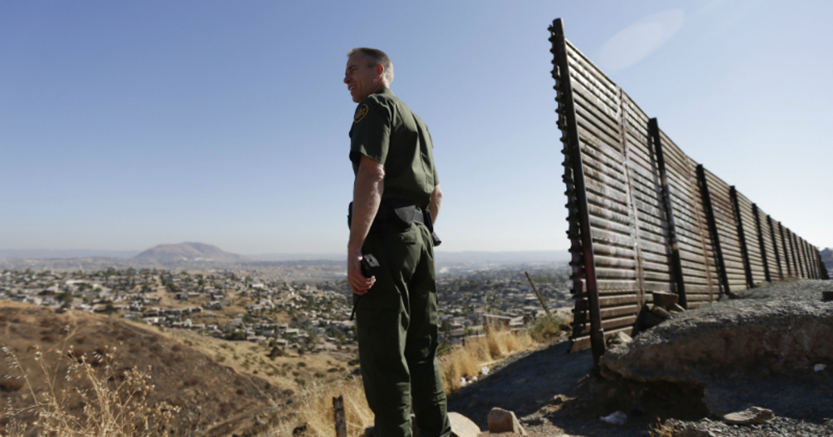 AFN - Judge chides Biden admin, sides with states, over border wall funding
